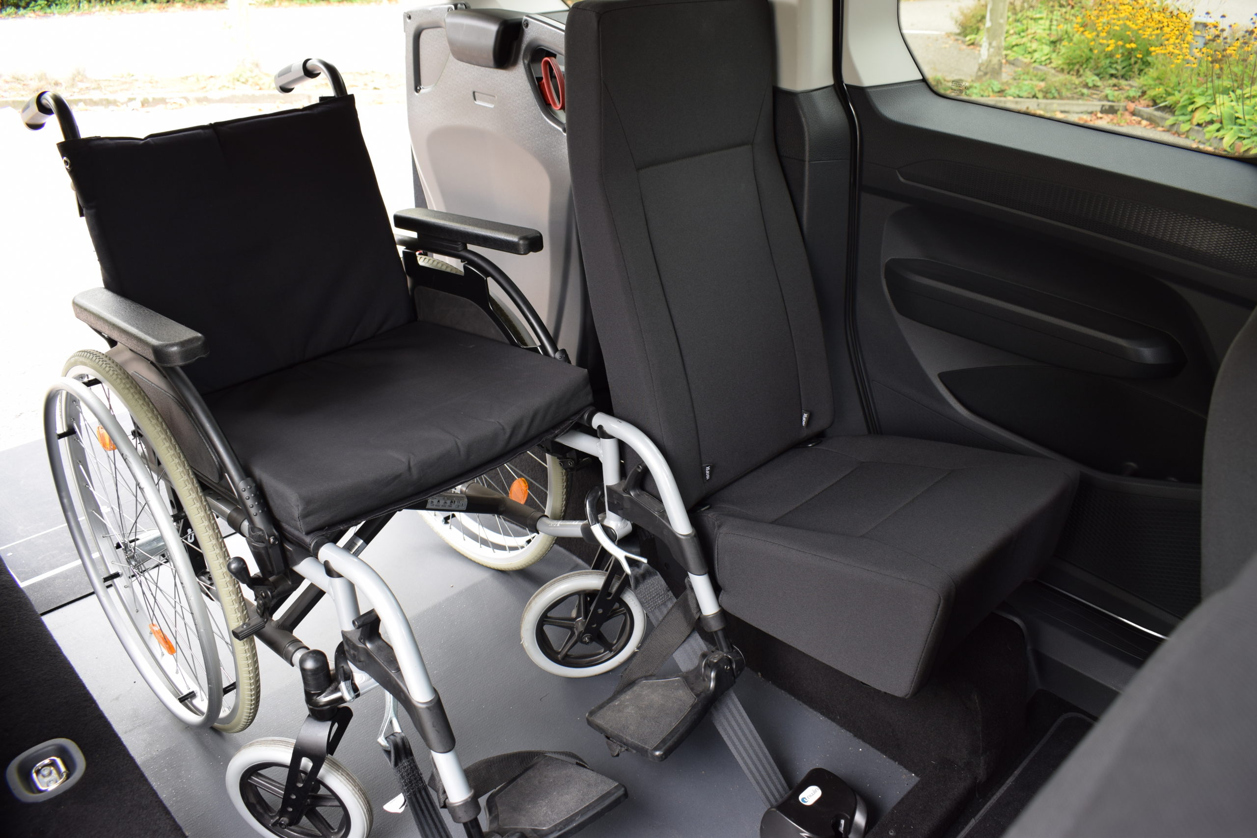 Rullestol tilpasset bil - VW Caddy Maxi 5 Quipd – Quipd